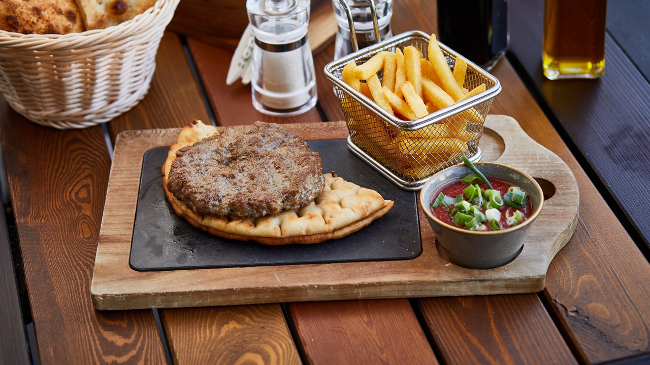 Pljeskavica | Restoran Monument - TC Beo | Mister D dostava hrane